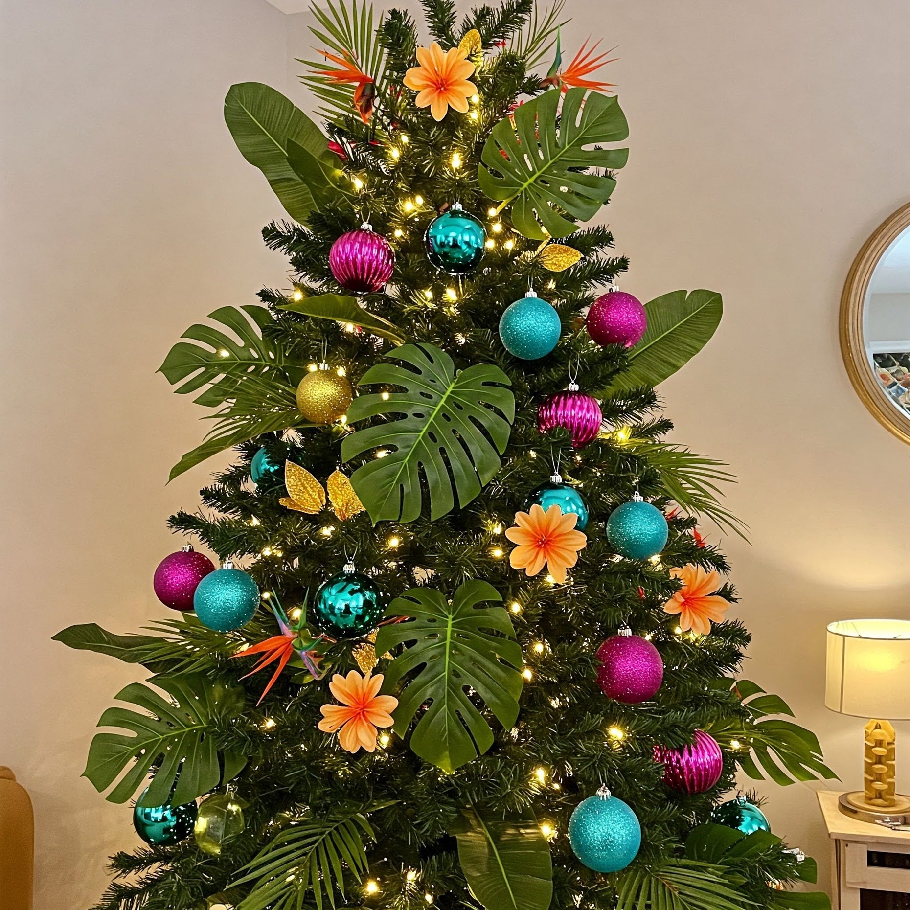 Decorating a Christmas Tree in Summer ┃Christmas in America – Christmas ...